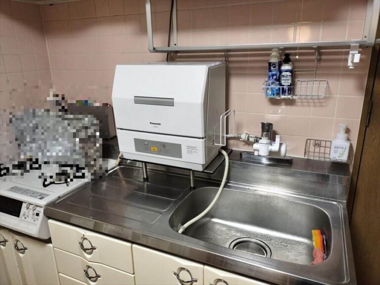 【実例写真付き】狭い賃貸におすすめ！パナソニックの小型食洗機NP-TCR4を設置！置き台と高さ調節脚の活用がポイント！ | すすめも！